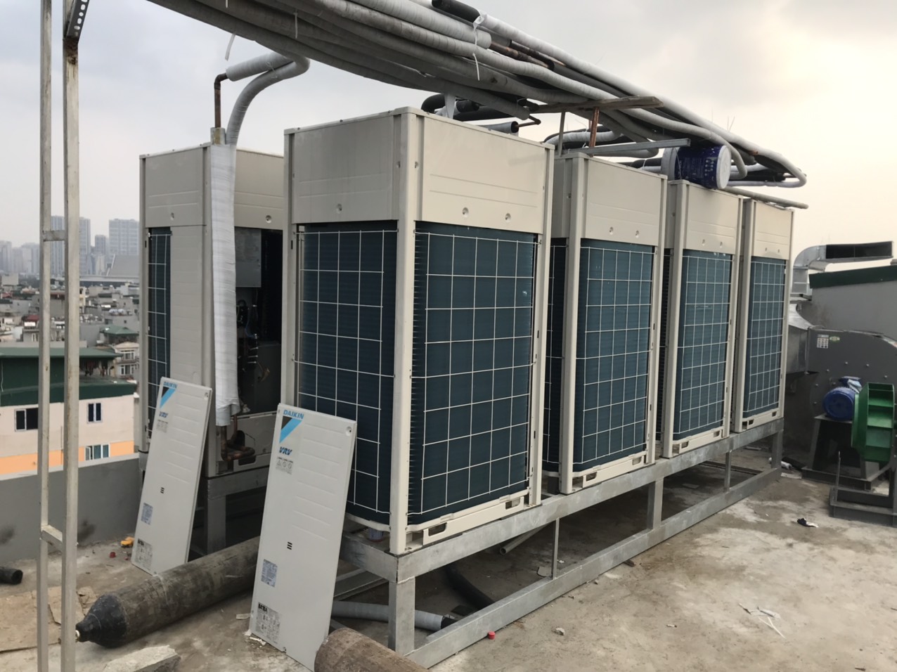 Hệ thống điều hòa trung tâm là gì? VRV là gì? VRF là gì? - Phúc An Corp